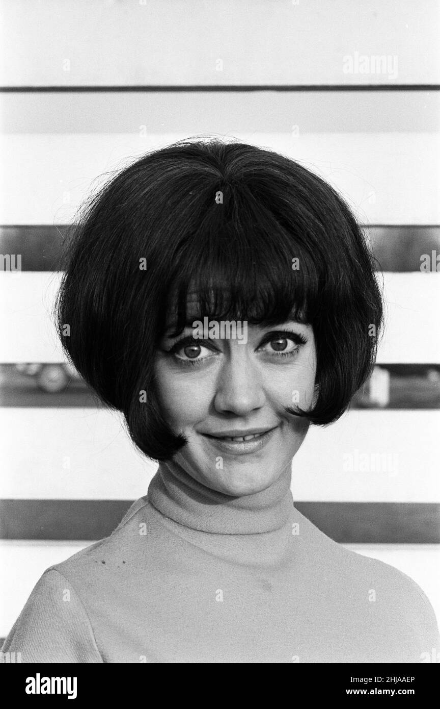 Amanda Barrie rehearsing at ATV studios, Elstree. She is currently ...