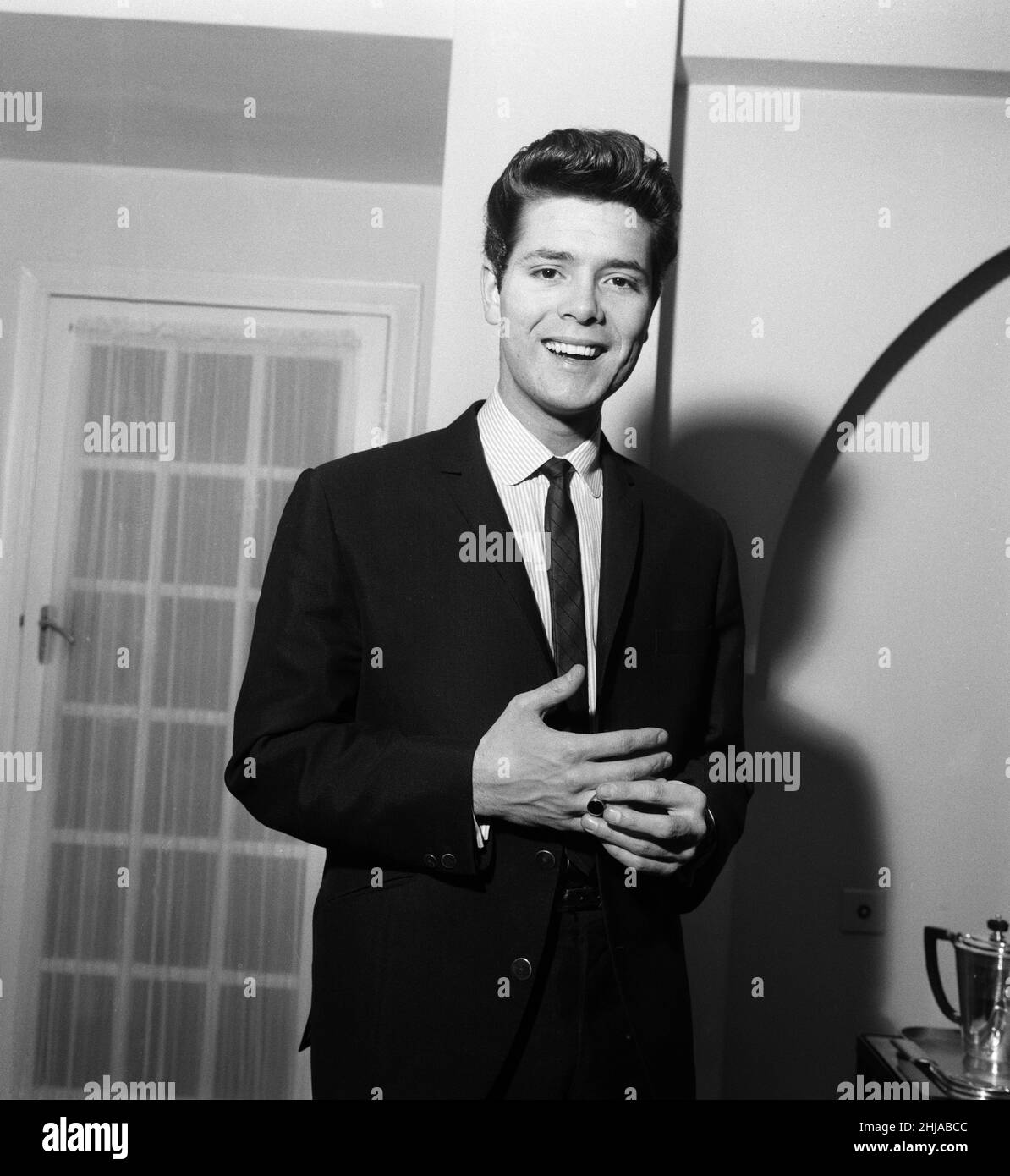 Singer actor cliff richard hi-res stock photography and images - Alamy