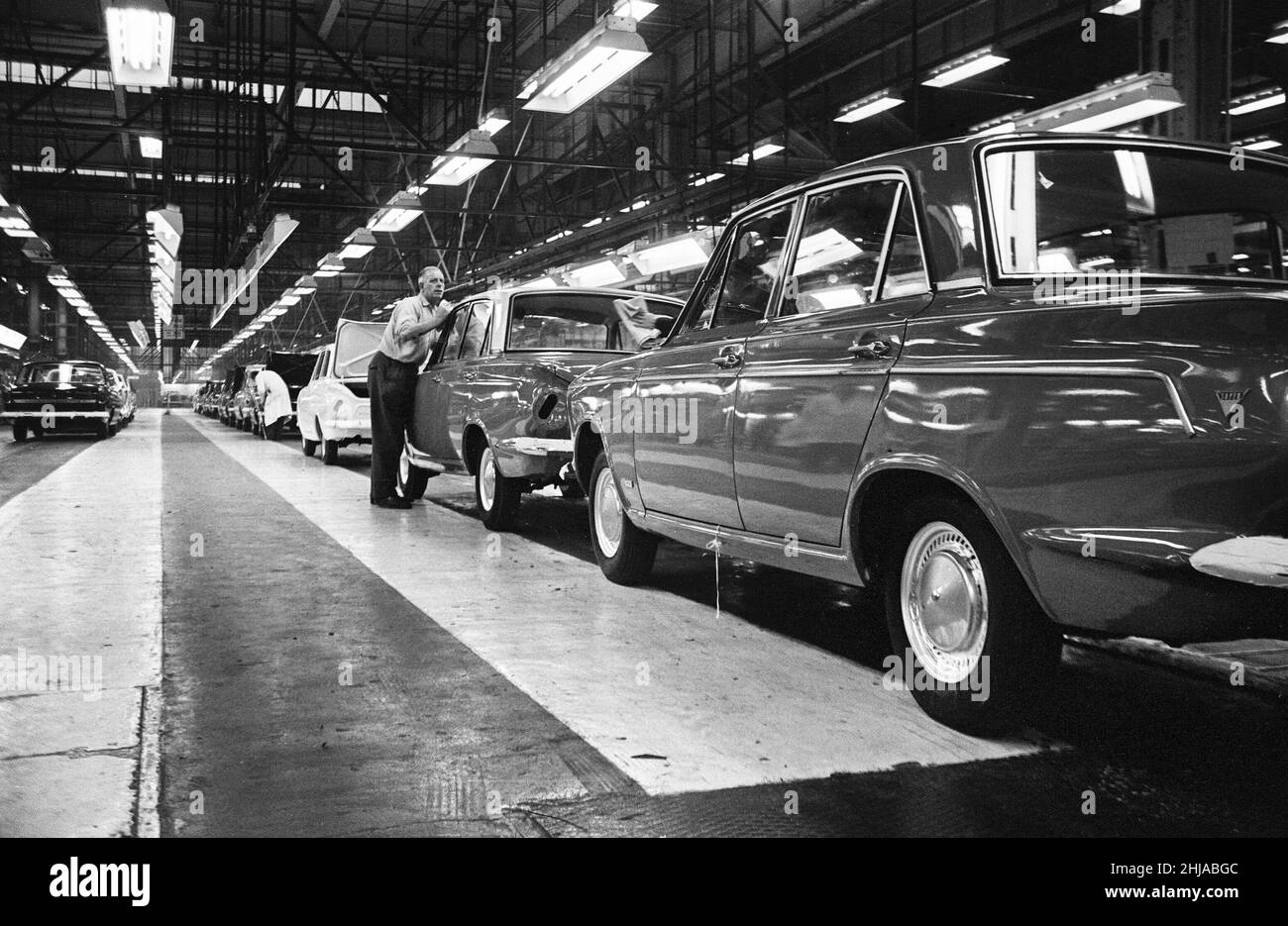 Ford motors assembly line hi-res stock photography and images - Alamy