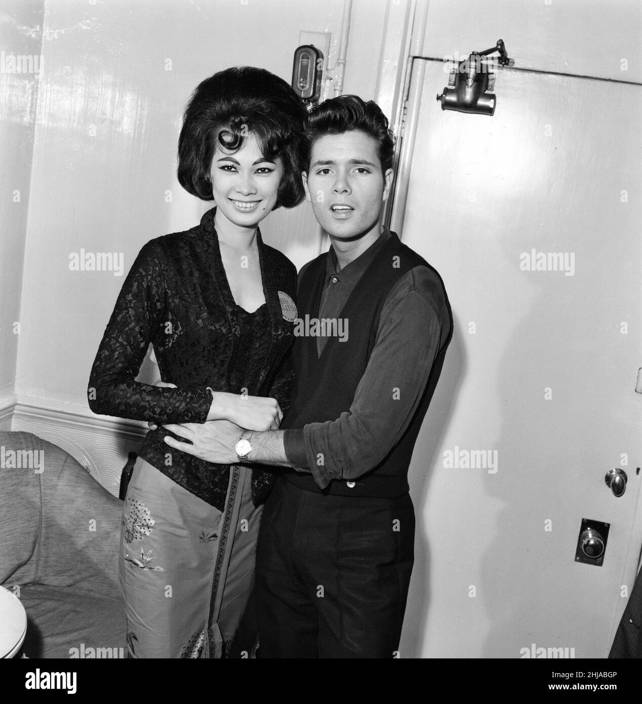 Cliff Richard and Catherine Loh, 19 years, who is Miss Malaysia ...