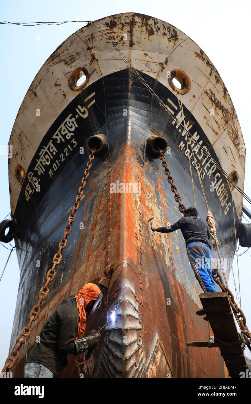 Shipbuilding on dockyard hi-res stock photography and images - Alamy