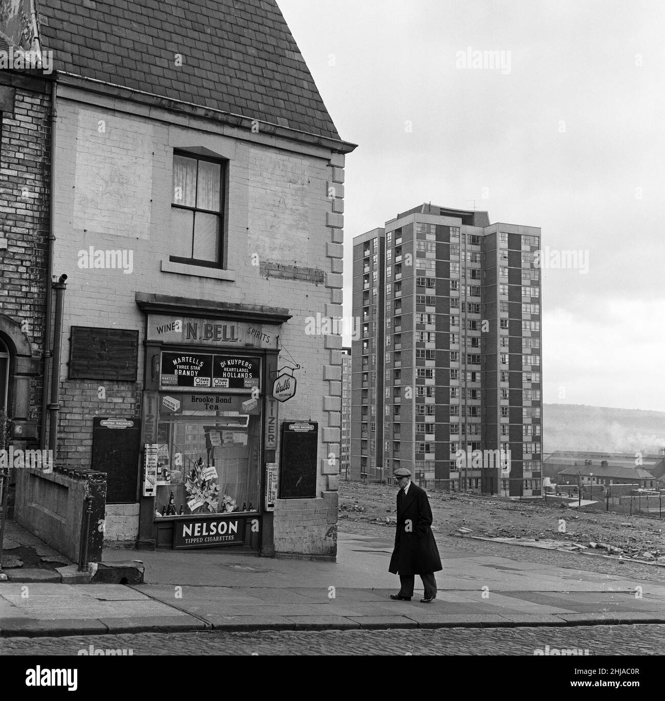 High rise flats 1960s new hi-res stock photography and images - Alamy