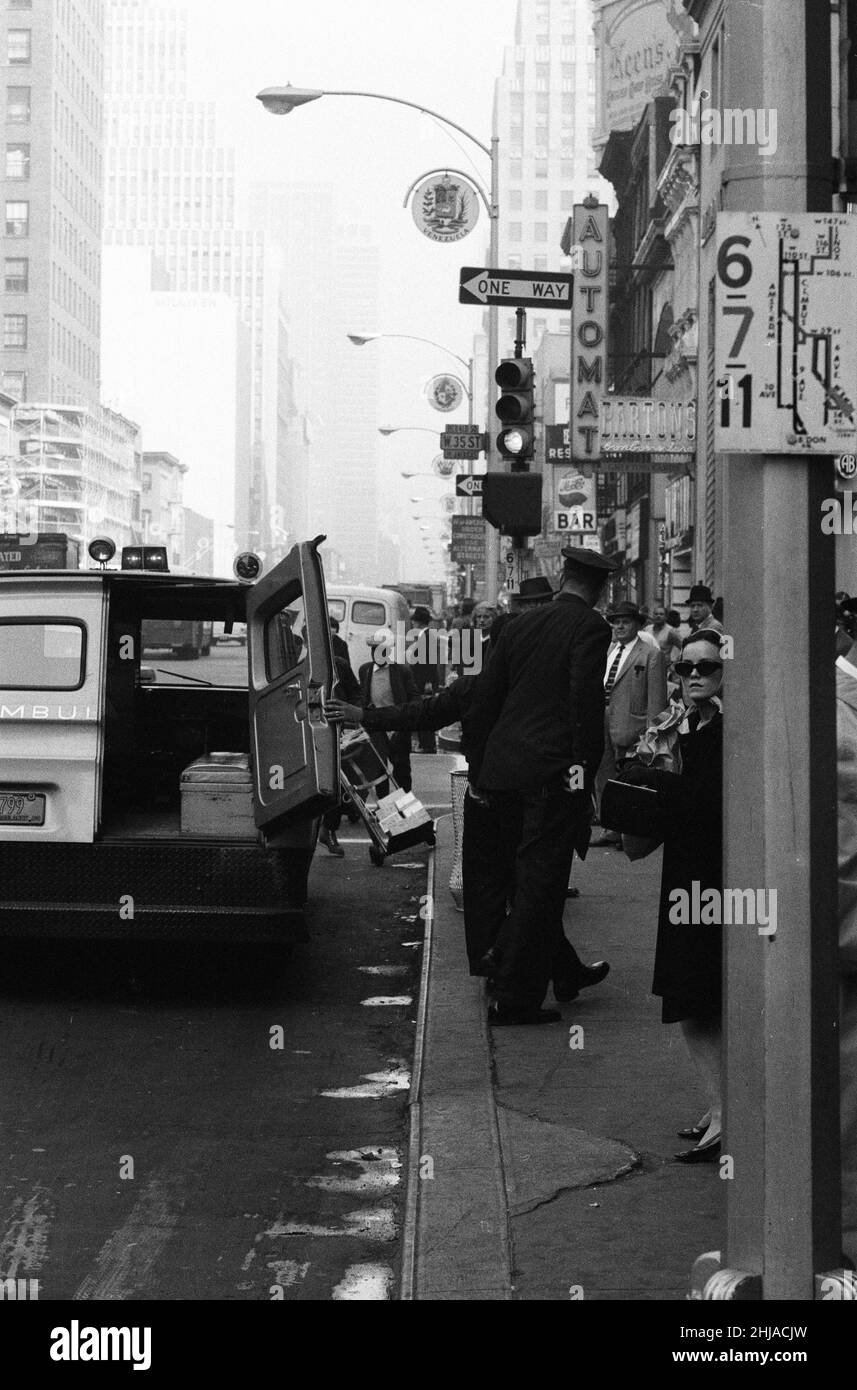 New York Scenes, Thursday 15th October 1964 Stock Photo - Alamy