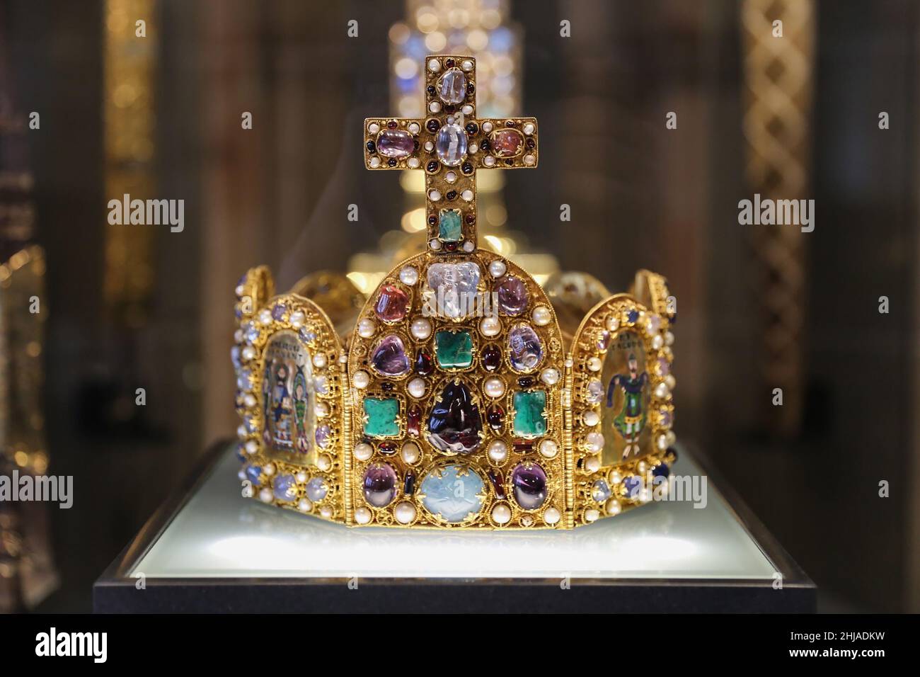 Aachen crown hi-res stock photography and images - Alamy