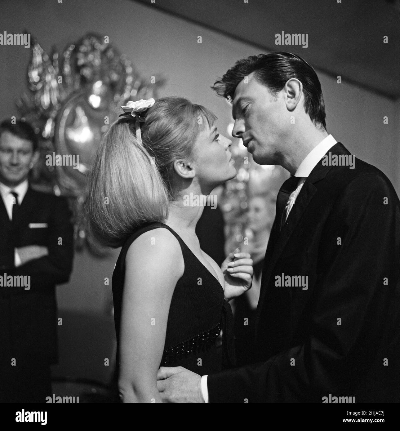 Laurence Harvey and Julie Christie shooting nightclub scenes for their ...