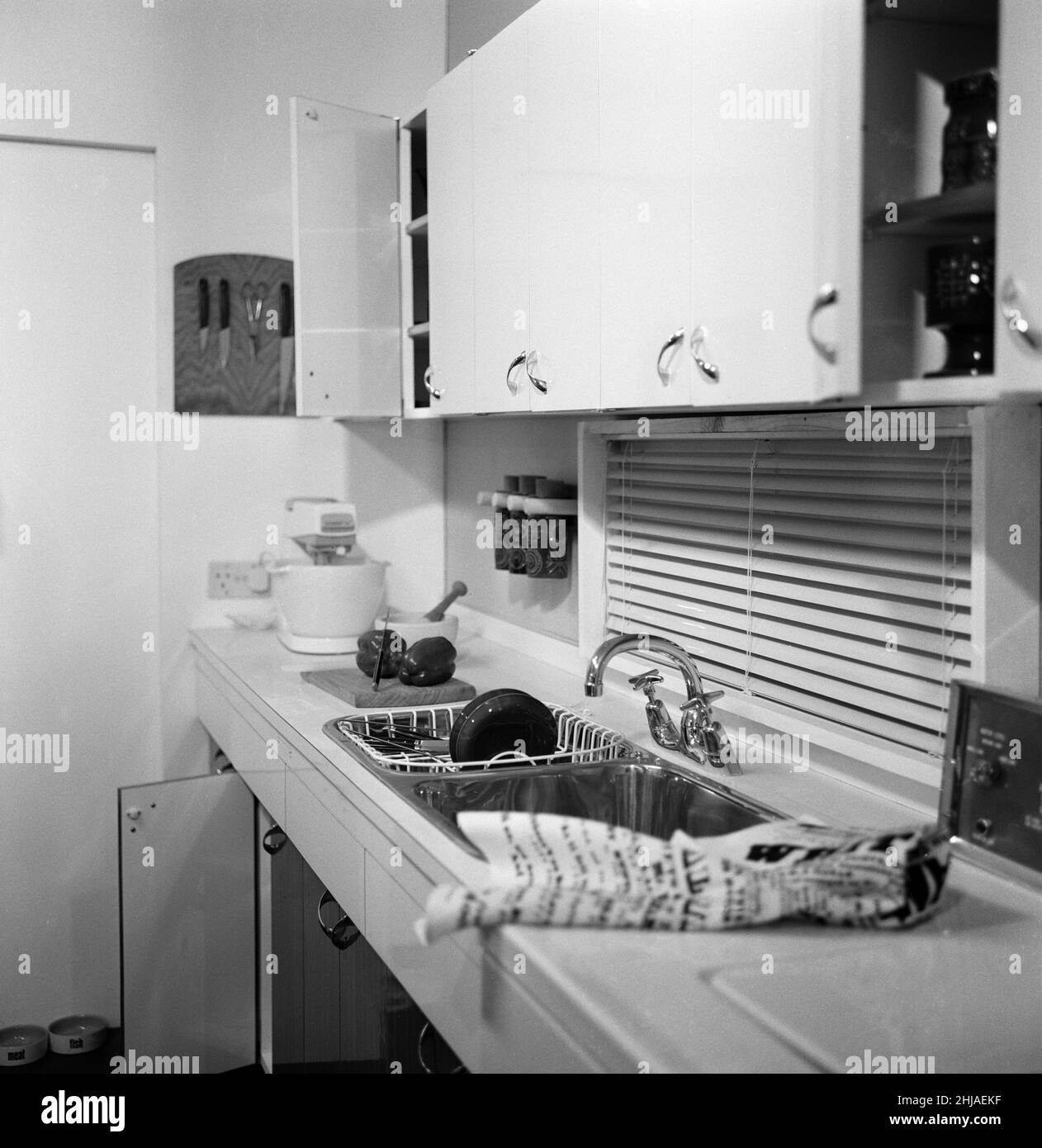 1960s kitchen sink hi-res stock photography and images - Alamy