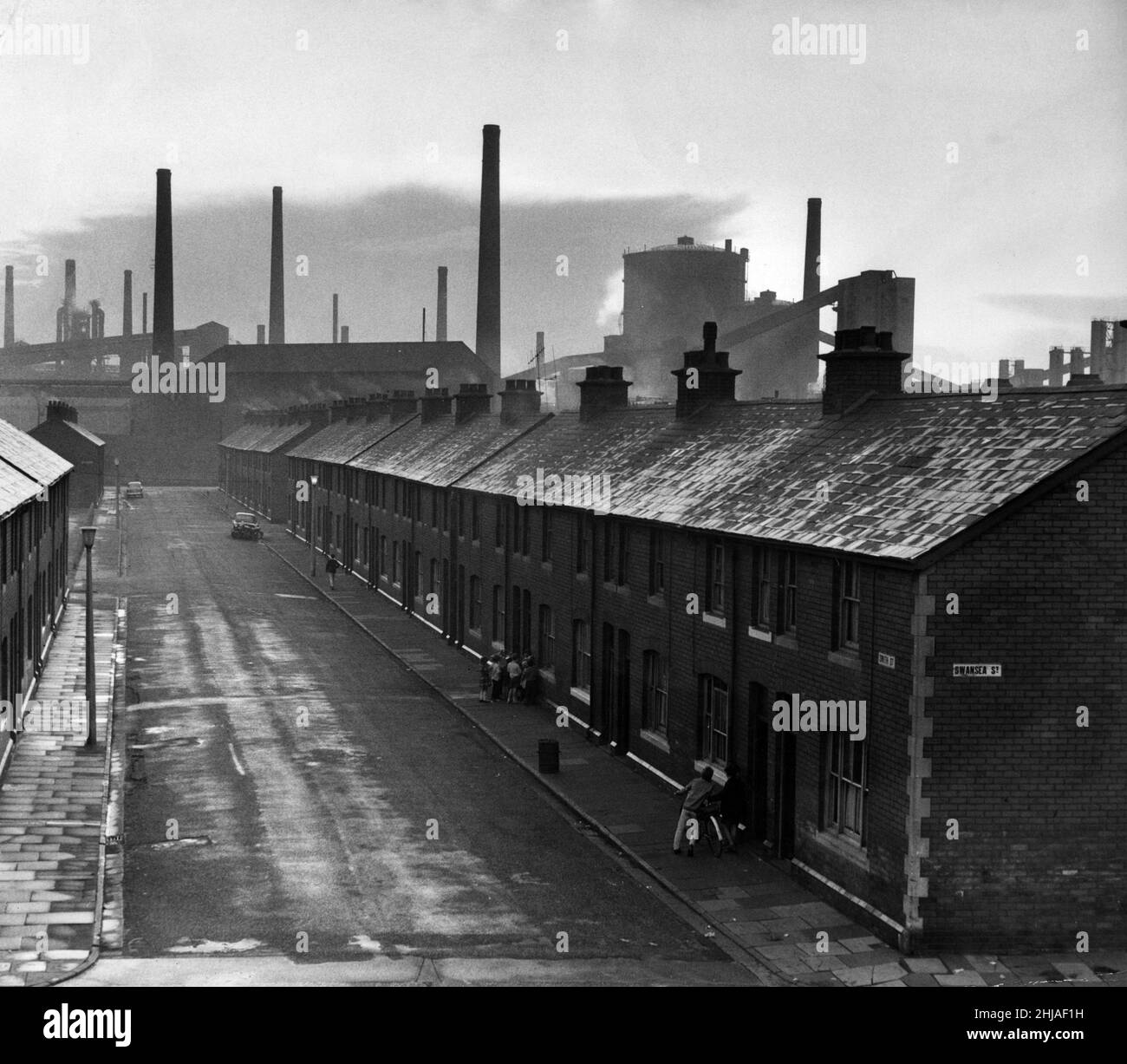 Swansea Street in Splott, Cardiff. 8th October 1964 Stock Photo - Alamy