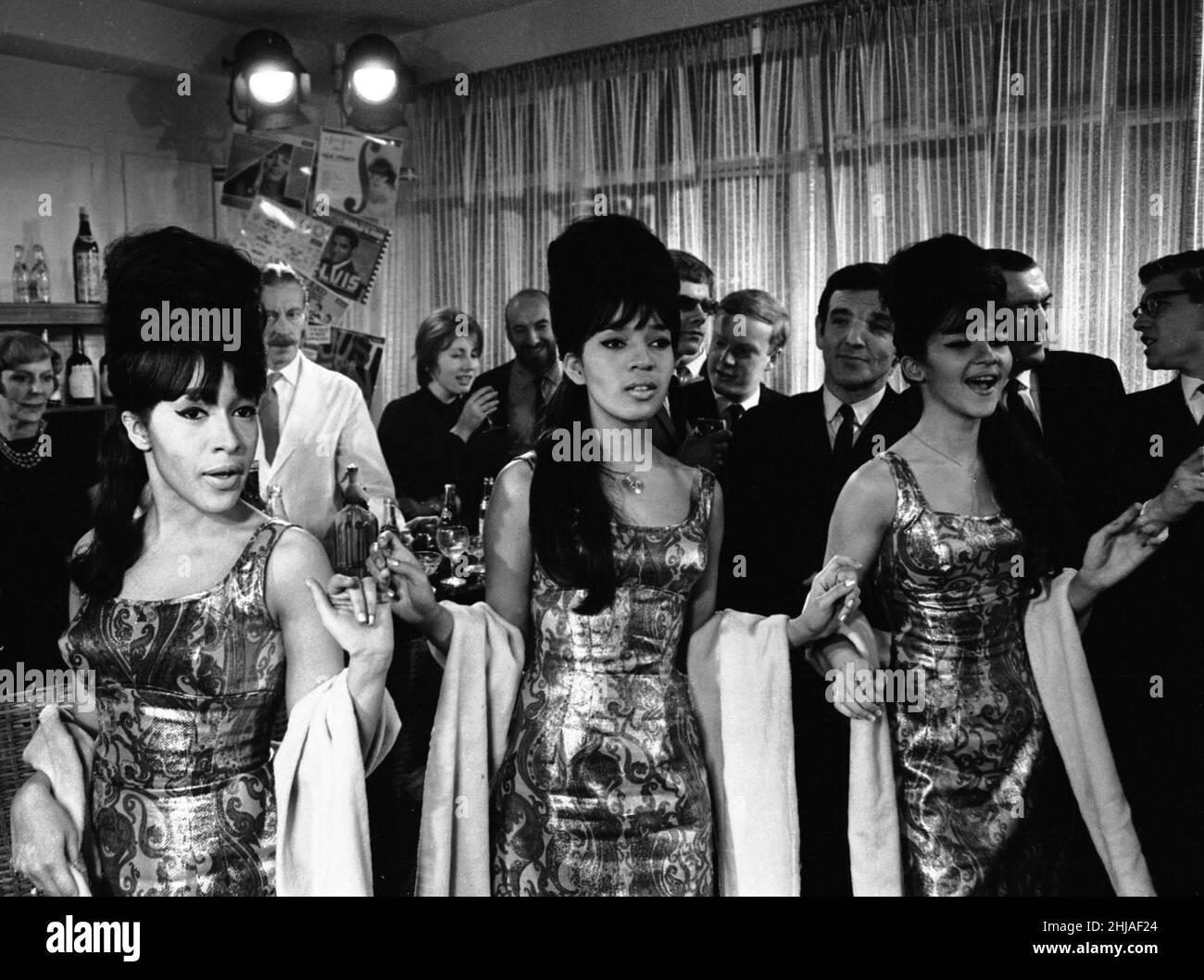 Estelle bennett the ronettes hi-res stock photography and images - Alamy