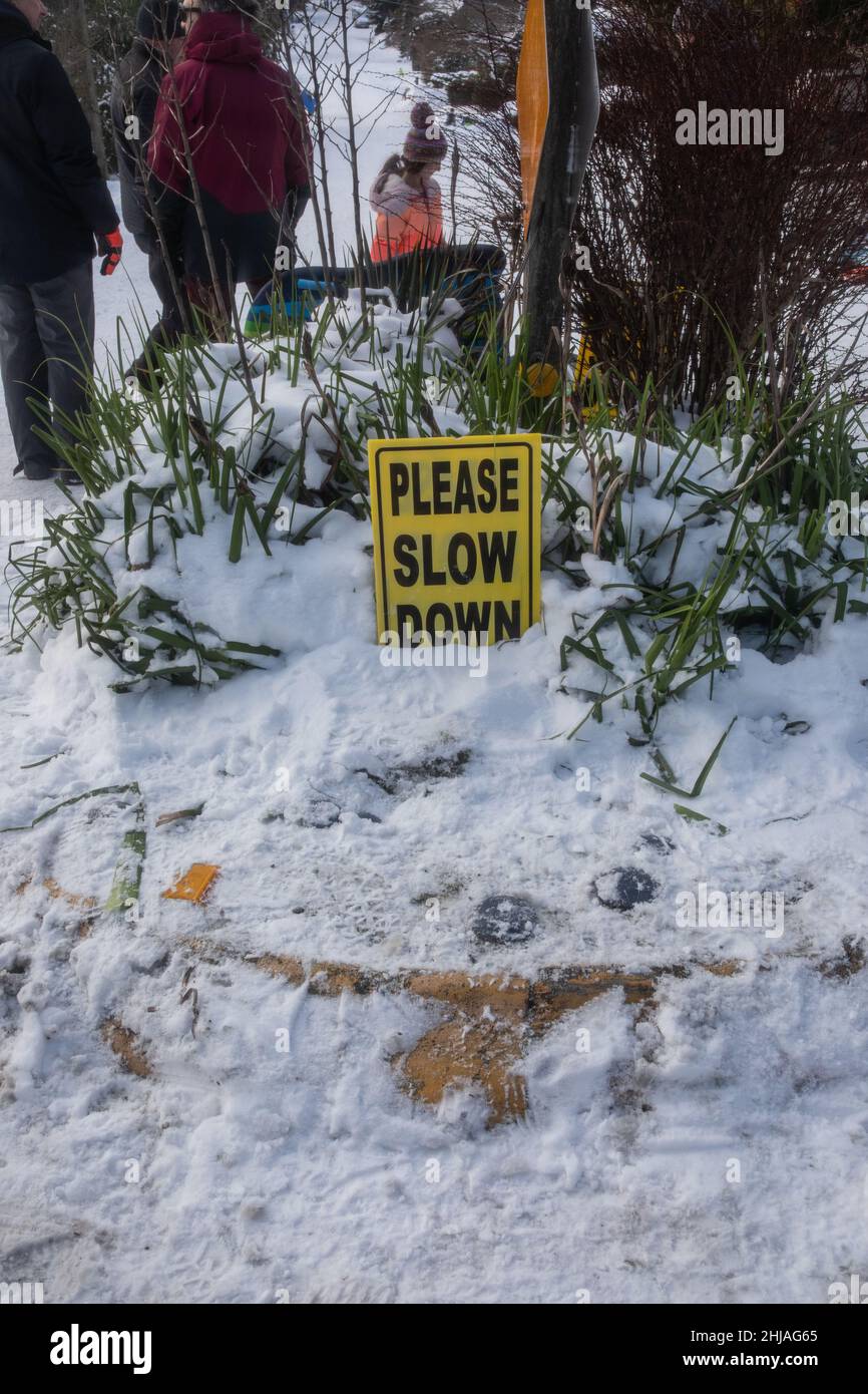 Please slow hi-res stock photography and images - Alamy