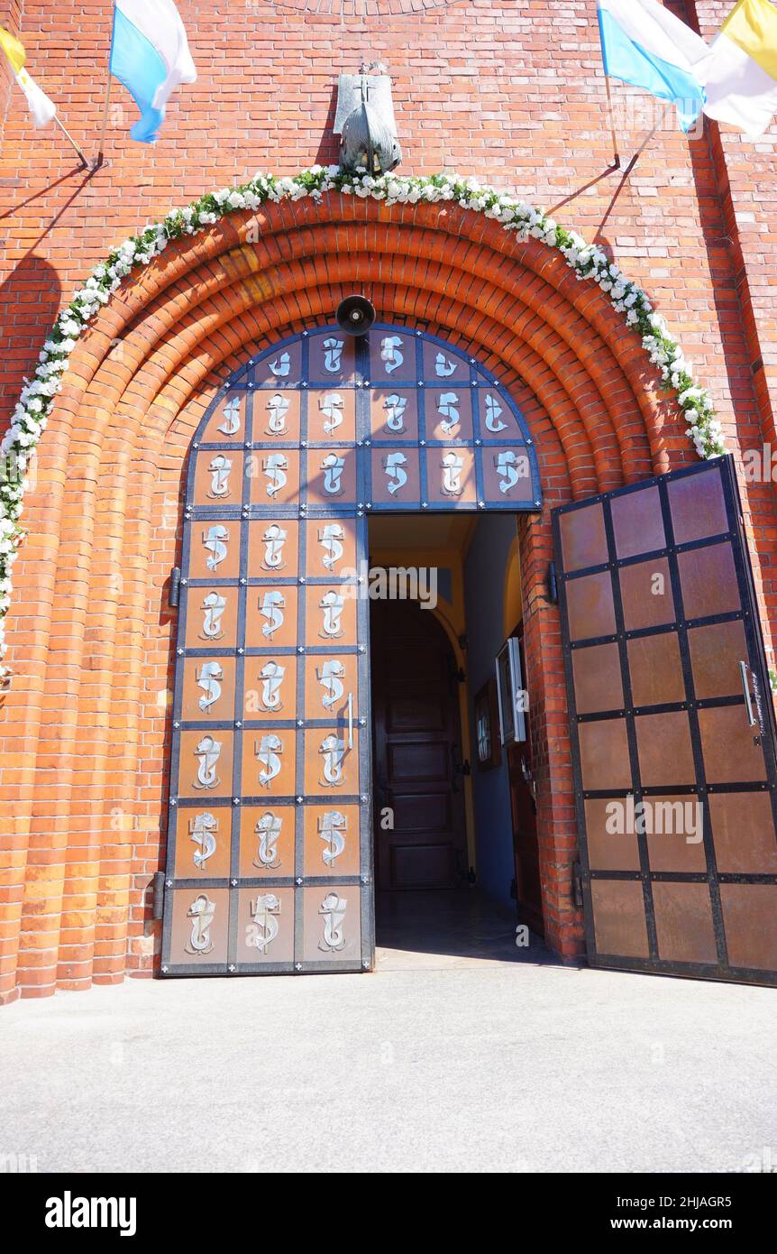 Church open doors vertical hi-res stock photography and images - Alamy