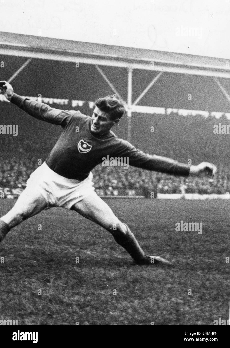 Jimmy Dickinson Portsmouth football player 1946-1965, Jimmy Dickinson ...