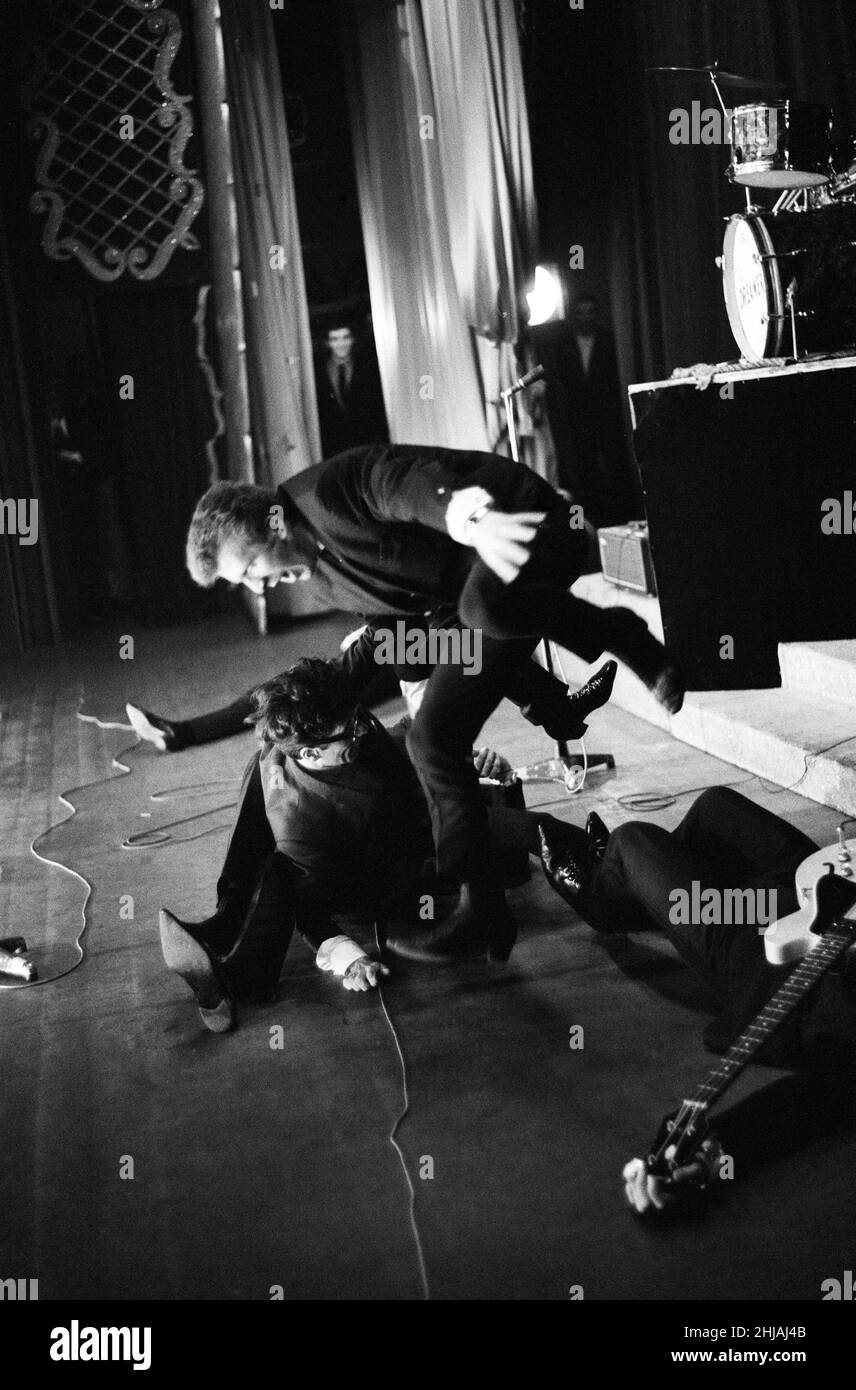 Of pop group freddie and the dreamers hi-res stock photography and ...