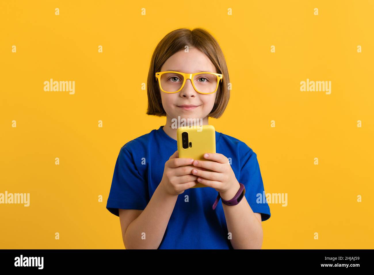 Kid youtuber hi-res stock photography and images - Alamy