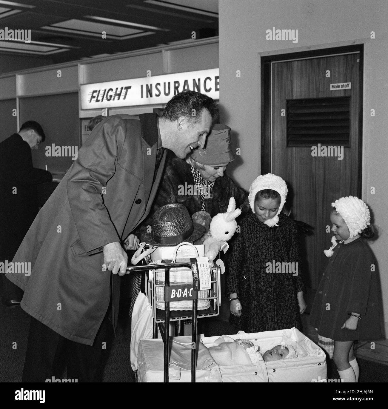 Bruce Forsyth and his wife Penny and their daughters Debbie, 7, Julie ...