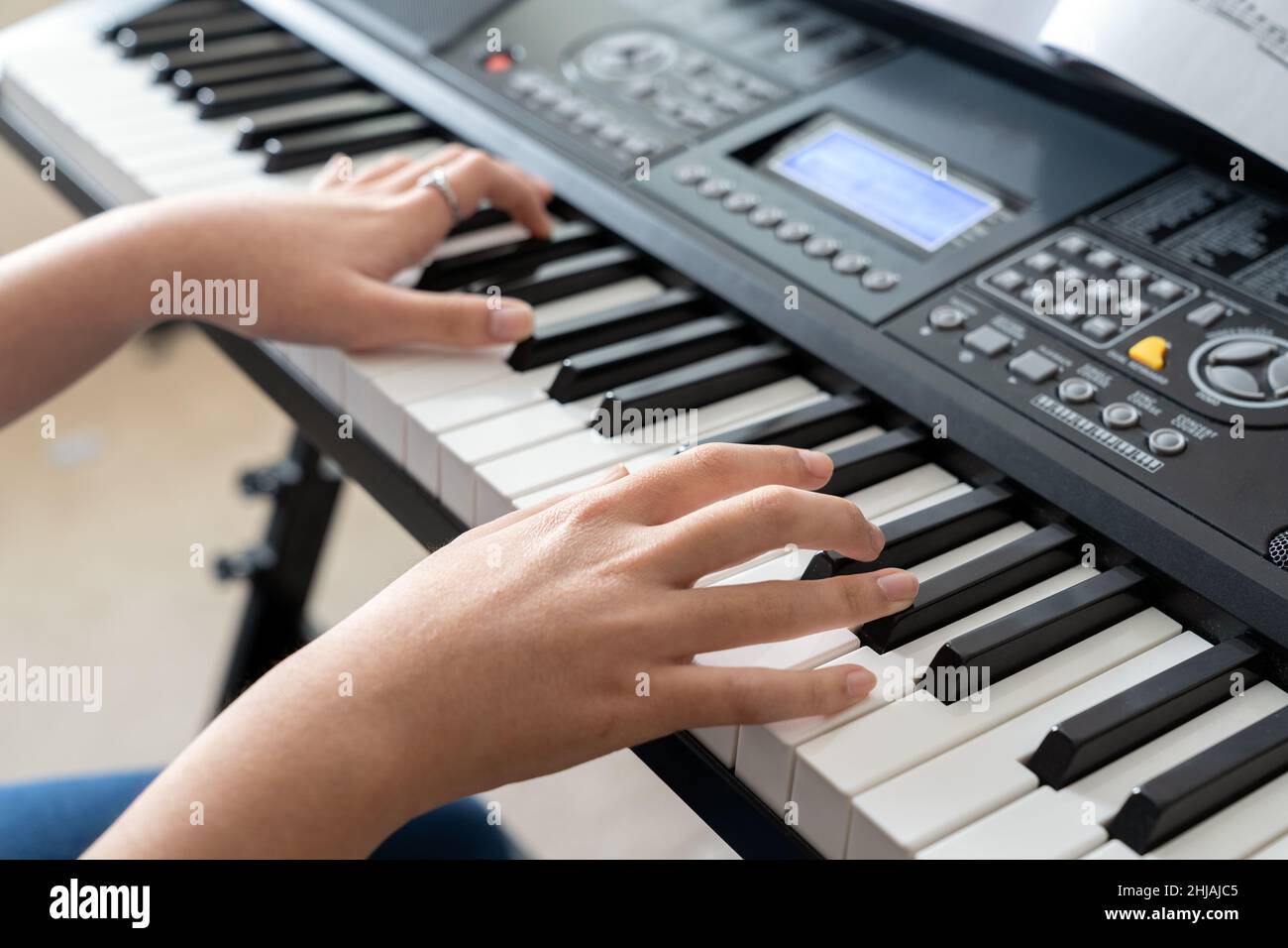 Electric piano keyboard hi-res stock photography and images - Alamy