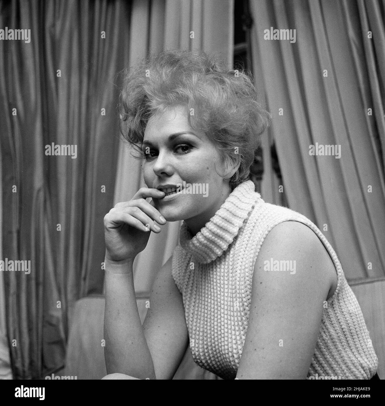 Actress Kim Novak in London. 31st January 1963 Stock Photo - Alamy