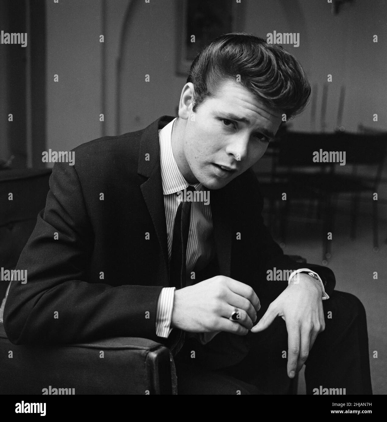 Singer actor cliff richard hi-res stock photography and images - Alamy