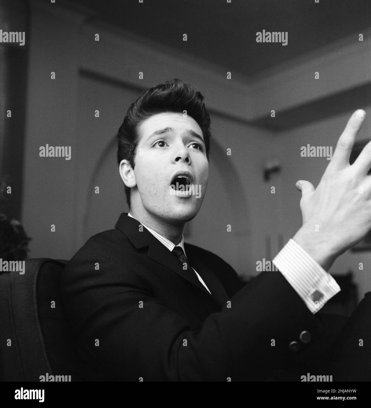 Cliff richard 1963 hi-res stock photography and images - Alamy