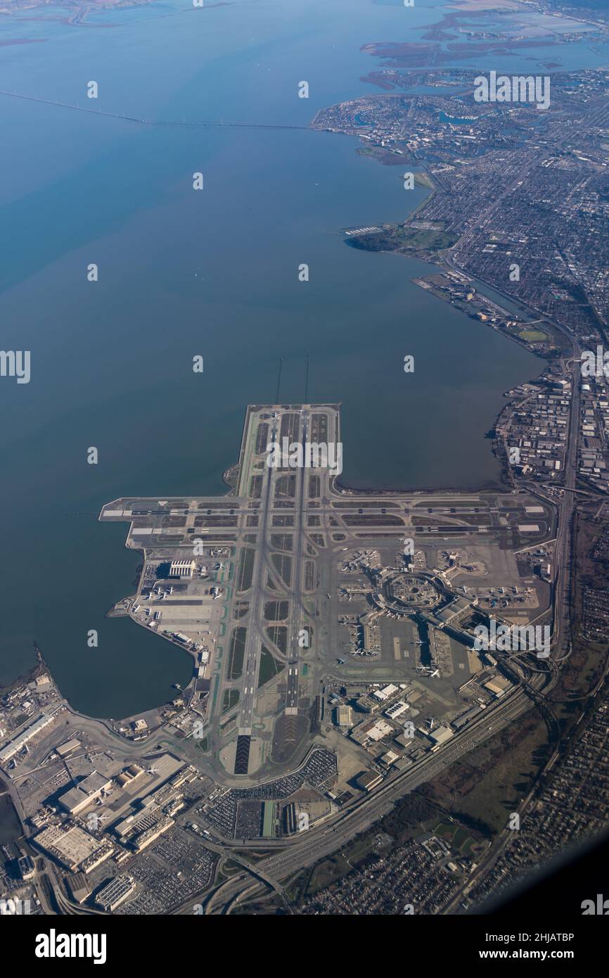 Airport terminal runways aerial hi-res stock photography and images - Alamy