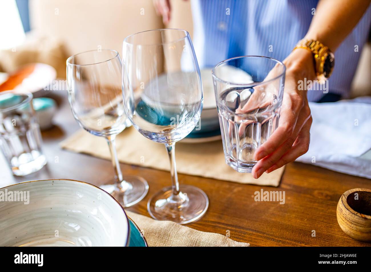 Young woman table caucasian empty hi-res stock photography and images ...