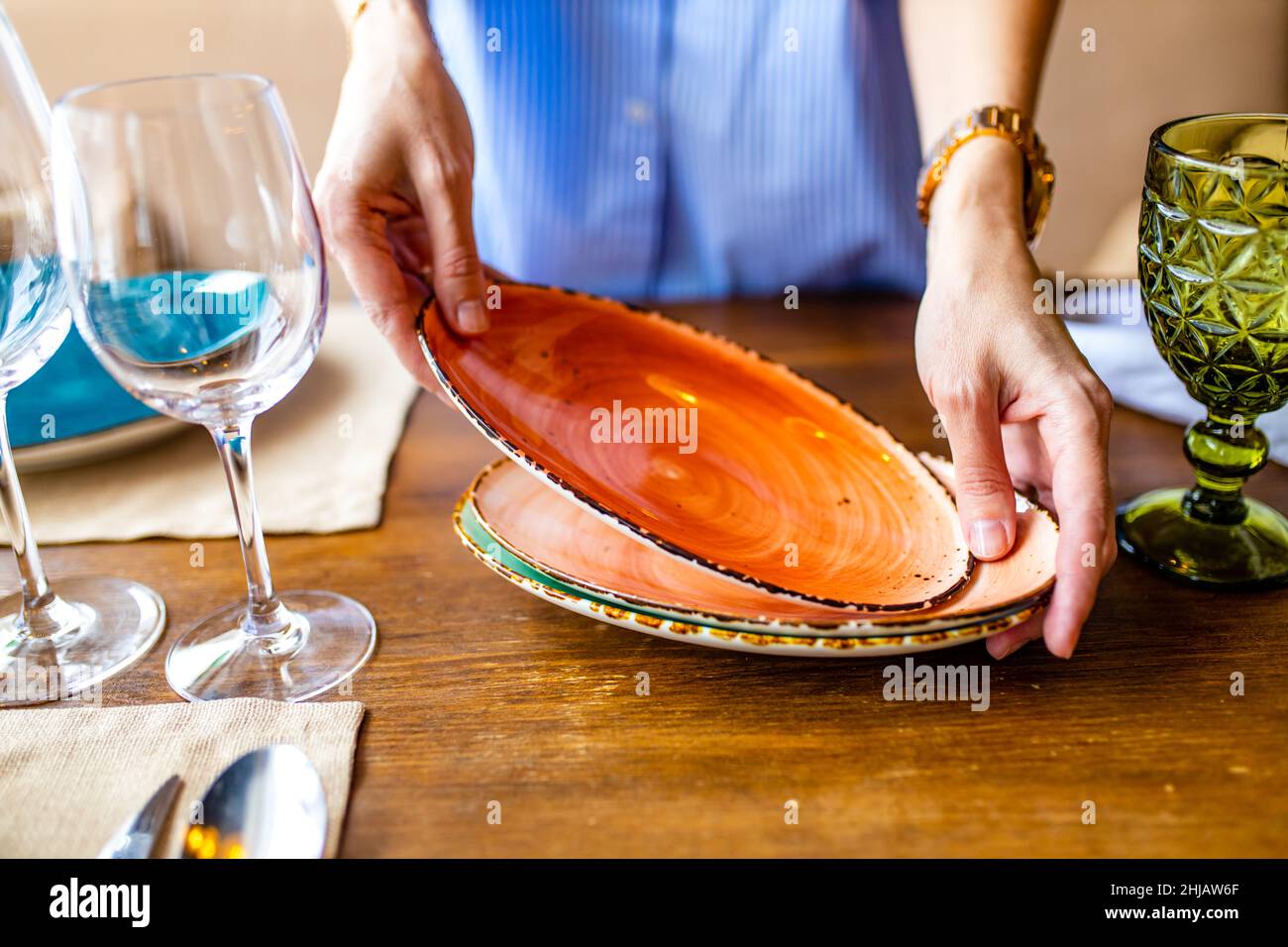 Banquet table setting woman hi-res stock photography and images - Alamy