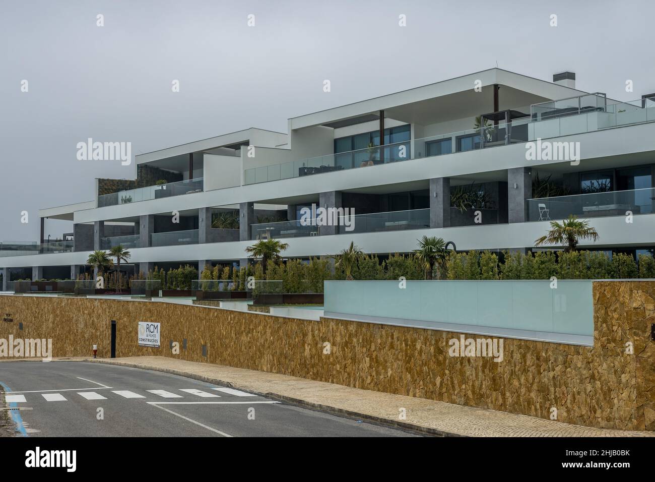 View of modern houses in Albufeira city, Portugal Stock Photo - Alamy