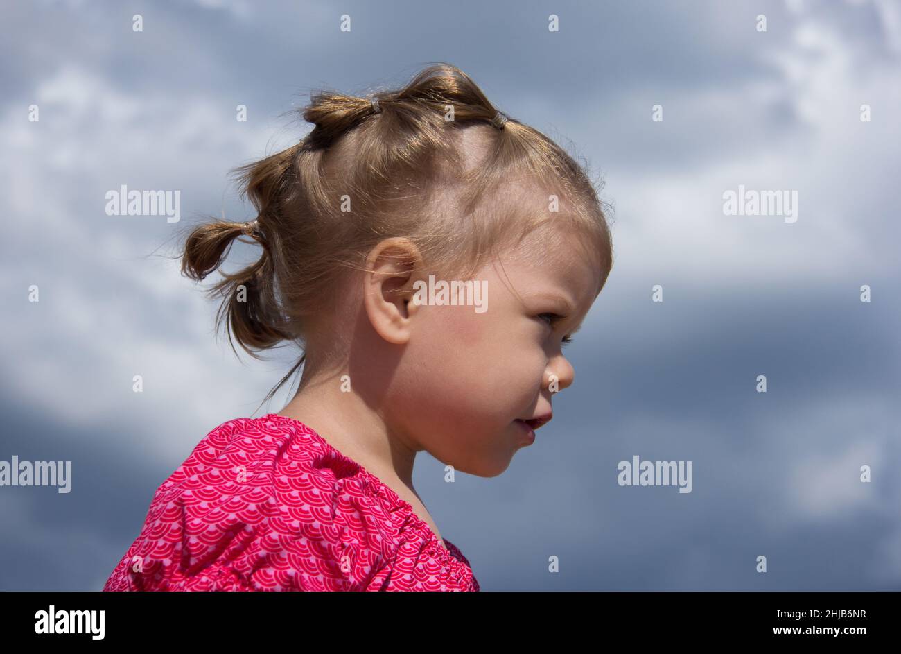 Side view of child hi-res stock photography and images - Alamy