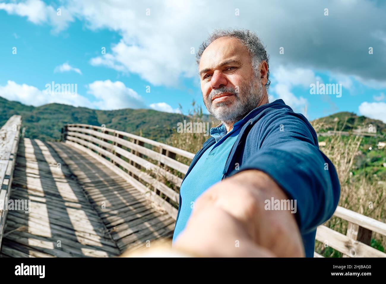 Holding hands friendship hi-res stock photography and images - Alamy