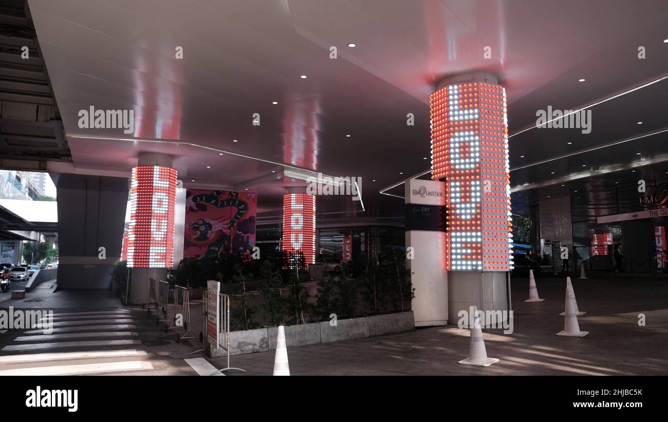 Emquartier bangkok building hi-res stock photography and images - Alamy