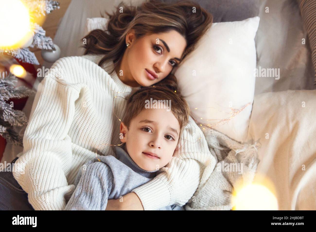 Family cozy sofa hi-res stock photography and images - Alamy