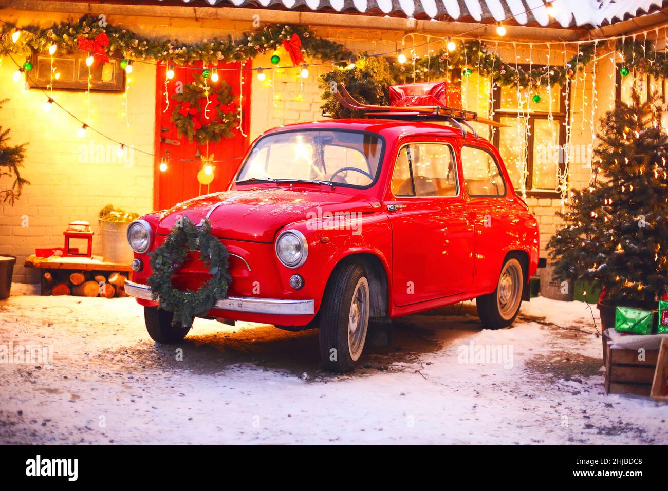 House porch car night hi-res stock photography and images - Alamy