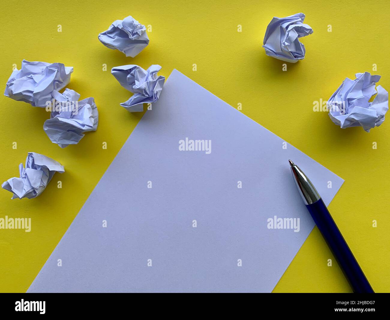 Blank paper waiting idea hi-res stock photography and images - Alamy