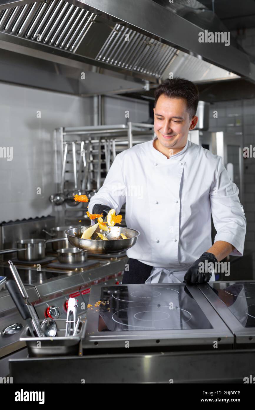 chef preparing ludo in an elite restaurant Stock Photo - Alamy