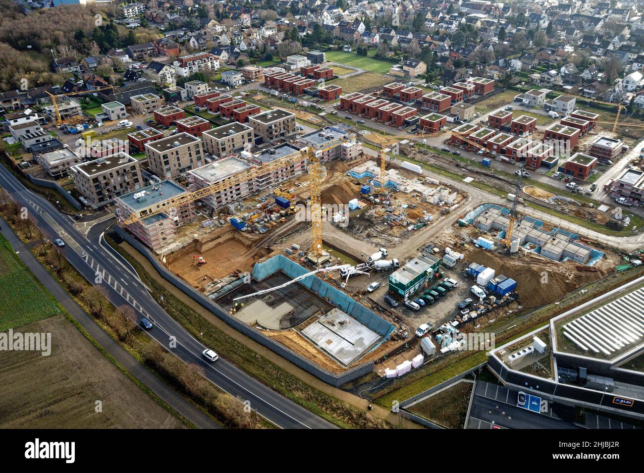 28 January 2022, North Rhine-Westphalia, Hürth: Scaffolded, still ...