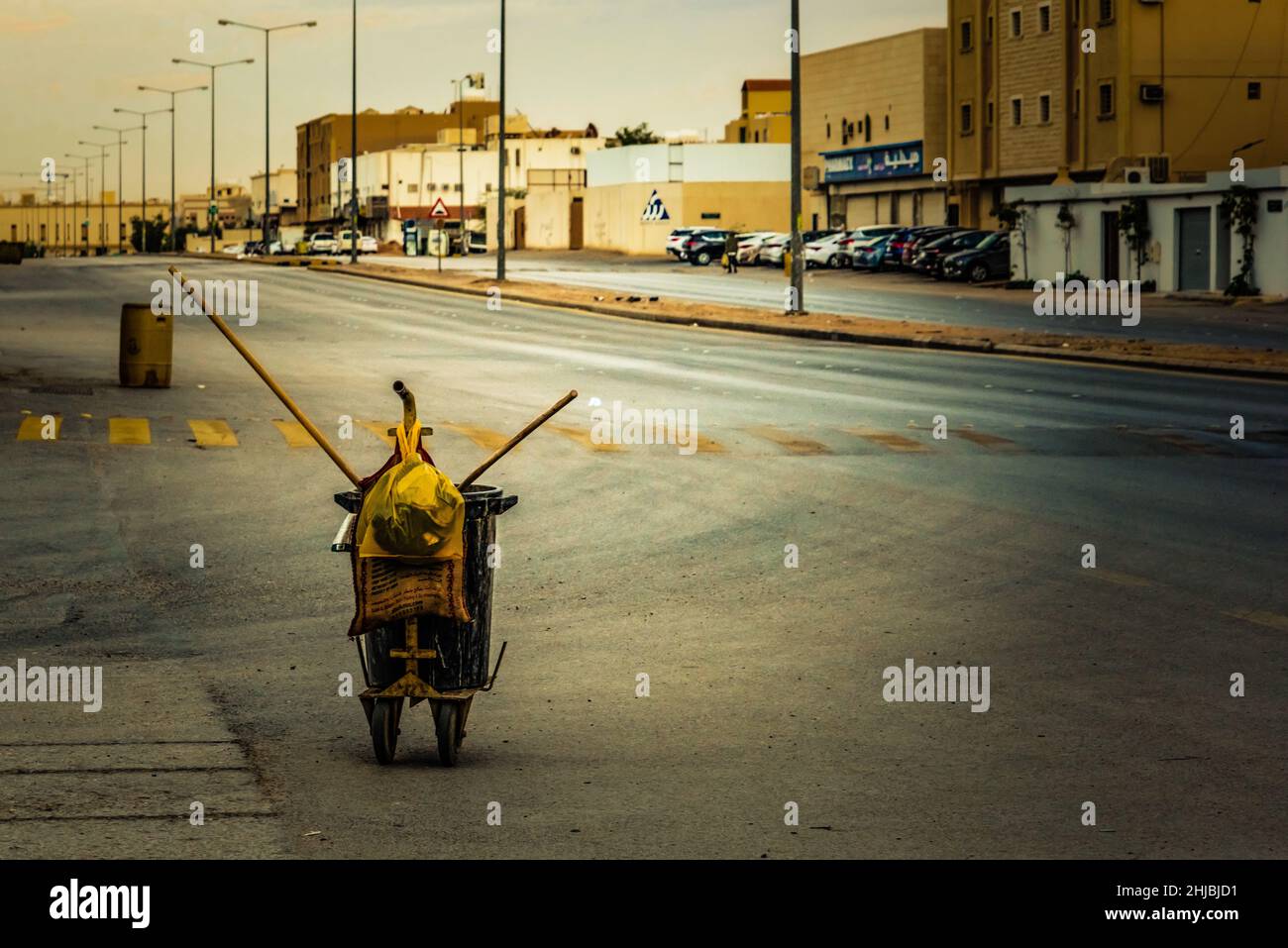 Gritty Street Scene - morning Stock Photo - Alamy