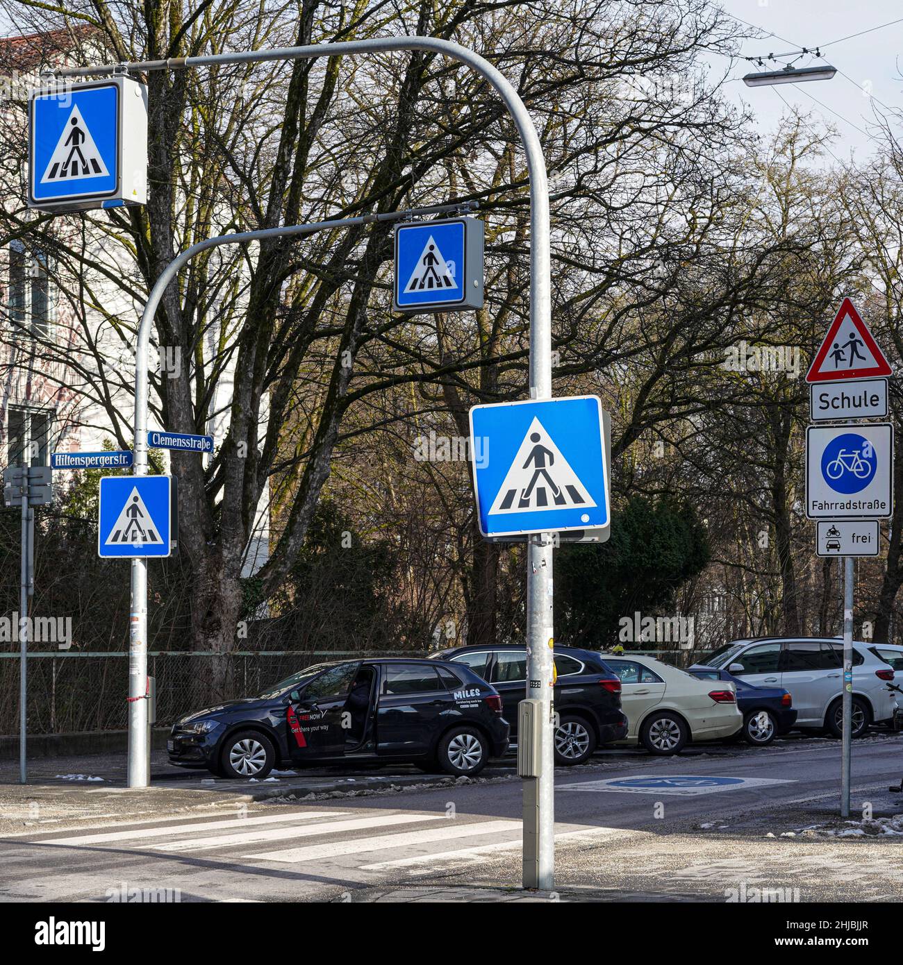 School Crossing Signs High Resolution Stock Photography and Images - Alamy