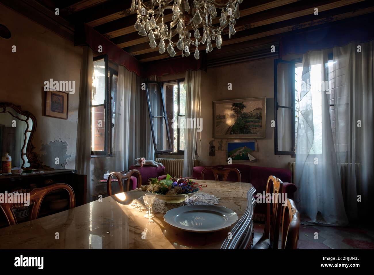 URBEX. INTERIOR OF AN ABANDONED HOUSE IN NORTHERN ITALY Stock Photo - Alamy