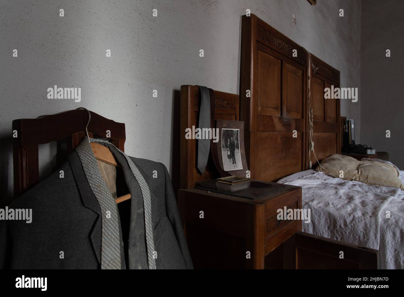 URBEX. INTERIOR OF AN ABANDONED HOUSE IN NORTHERN ITALY Stock Photo - Alamy