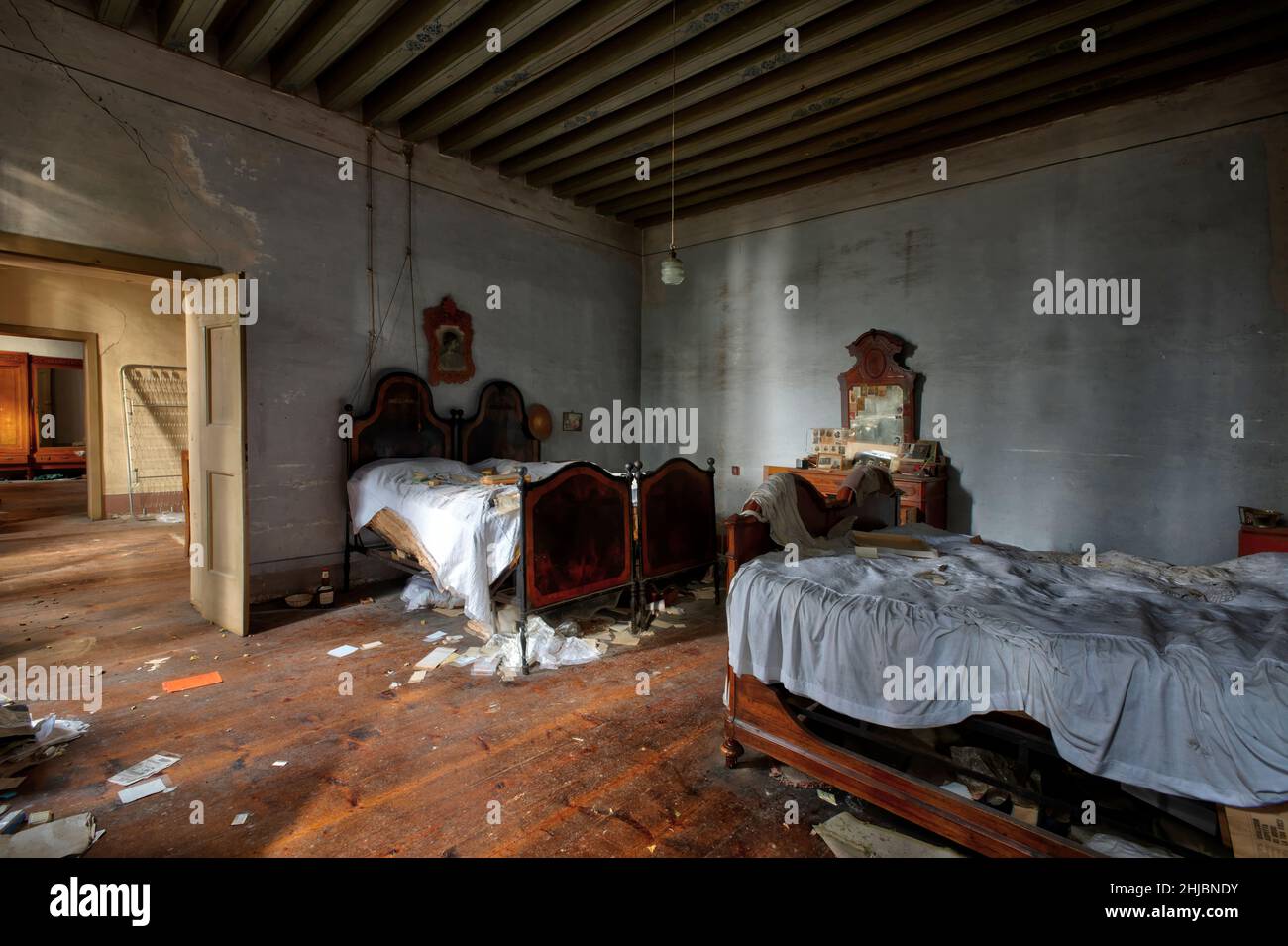 URBEX. INTERIOR OF AN ABANDONED HOUSE IN NORTHERN ITALY Stock Photo - Alamy