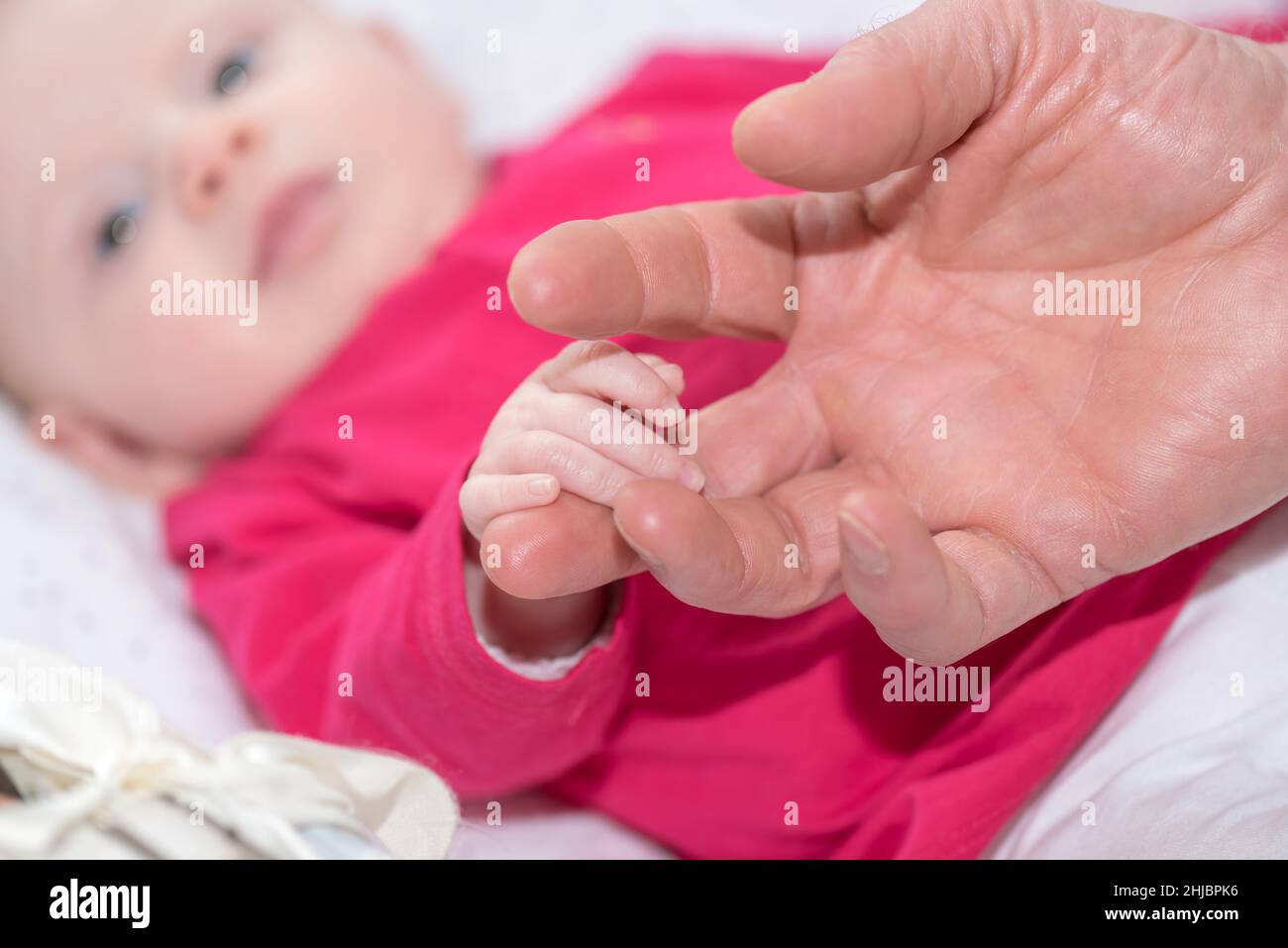 Father hand holding tiny baby hand Stock Photo - Alamy