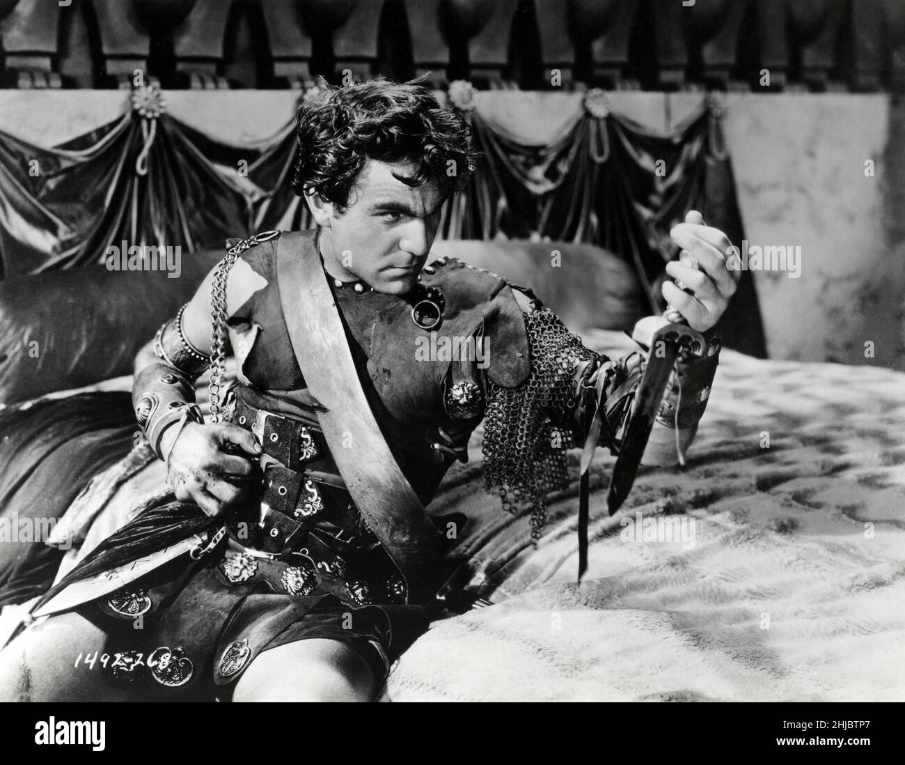 Cleopatra Year: 1934 USA Director: Cecil B. DeMille Henry Wilcoxon Stock Photo - Alamy