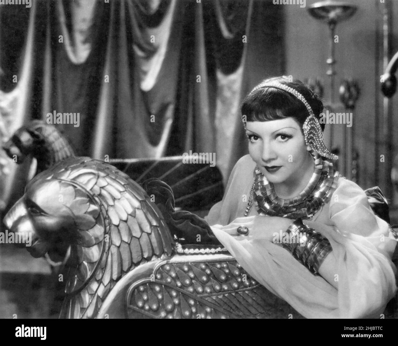 Sword and sandal movie hi-res stock photography and images - Alamy