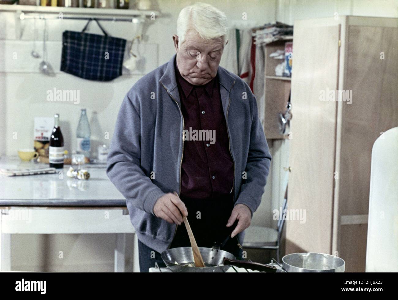 Le chat Year: 1971 Director: Pierre Granier-Deferre Jean Gabin Stock ...