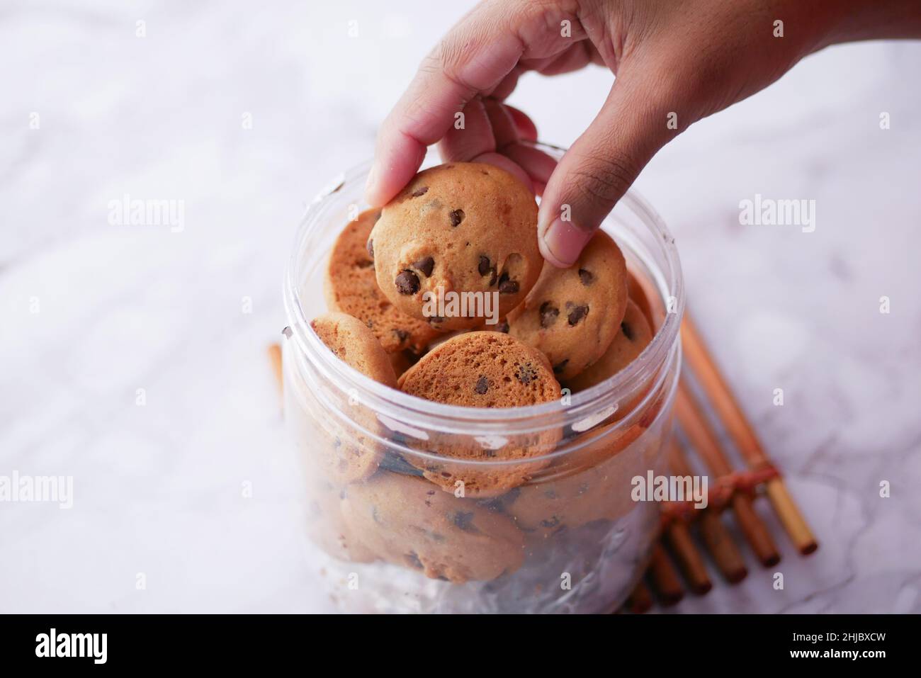 Hand pick chocolate chip hi-res stock photography and images - Alamy