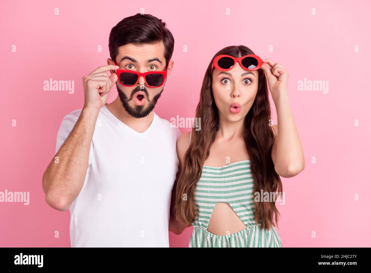 Photo of amazed surprised couple open mouth take off sunglass wait wear ...