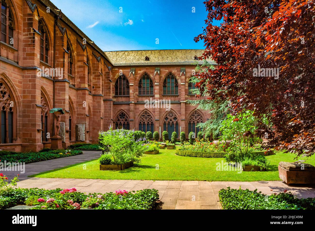 Lovely view of the cloistered courtyard of the famous Mainz Cathedral ...