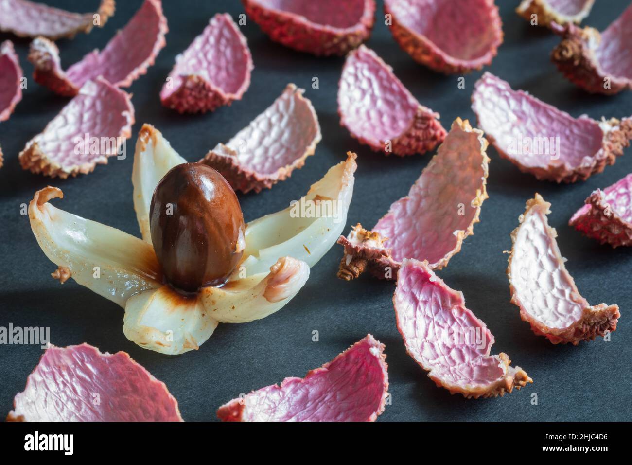cut open fresh lychee fruit slide pan Stock Photo - Alamy