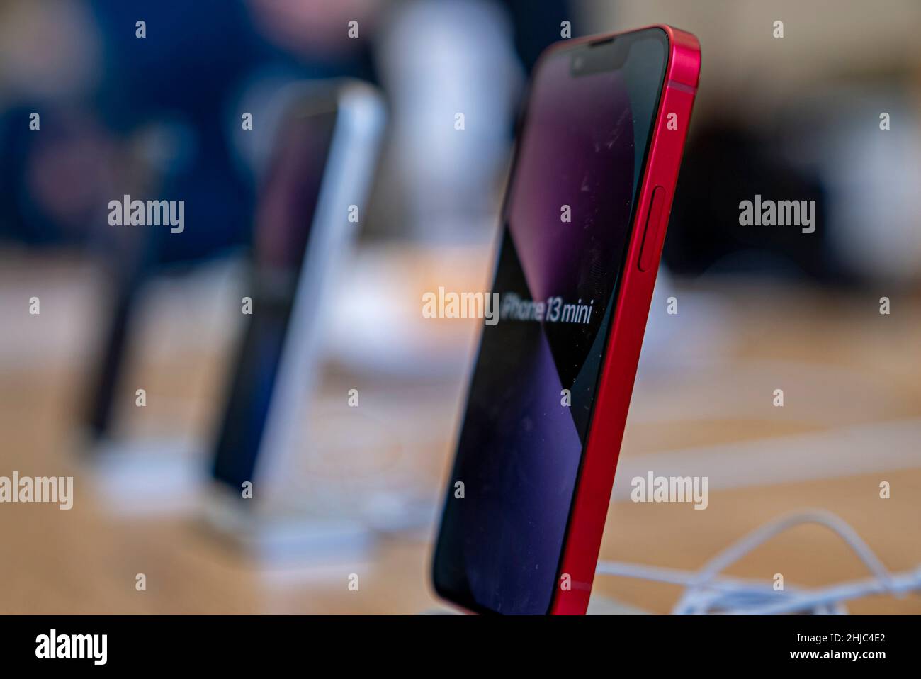 Iphone 13 store hi-res stock photography and images - Alamy