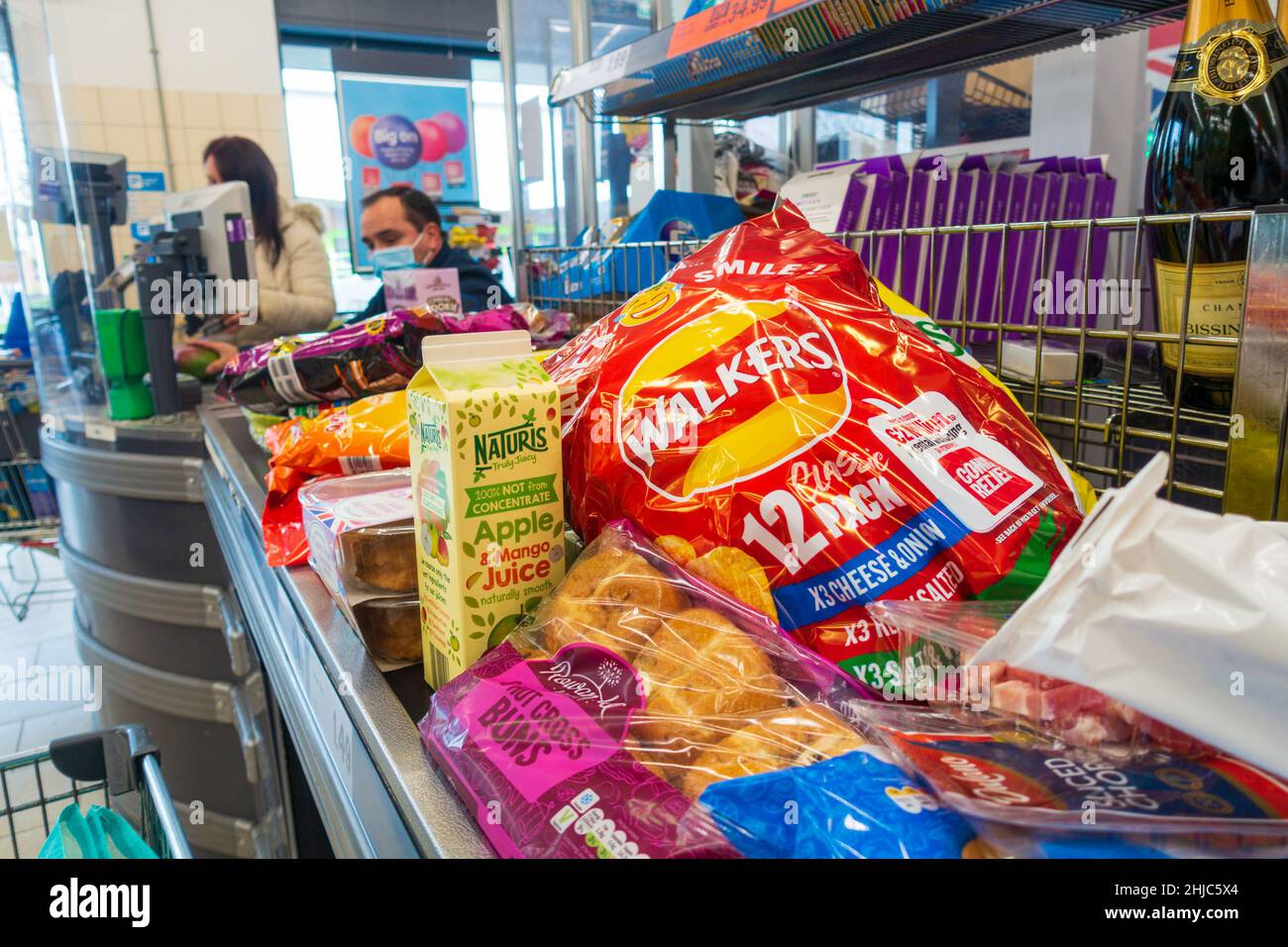 Ashford, Kent, UK. 28th Jan, 2022. Shoppers make the daily shop in a ...