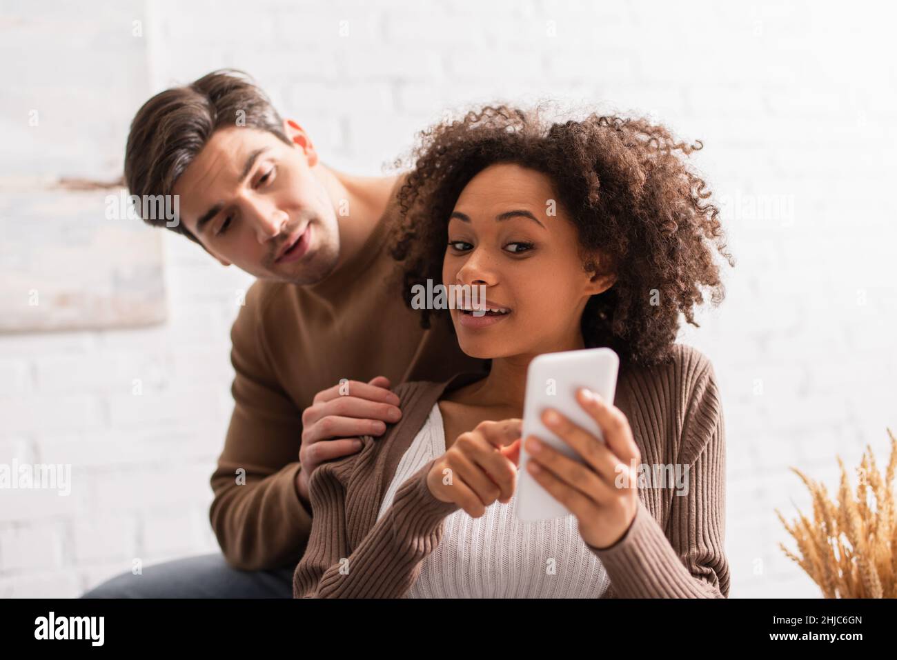 Pointing smartphone african american hi-res stock photography and ...